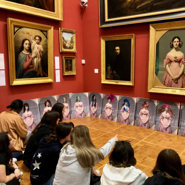 Quand la coiffure s’invite au musée - Lycée Alphonse Pellé